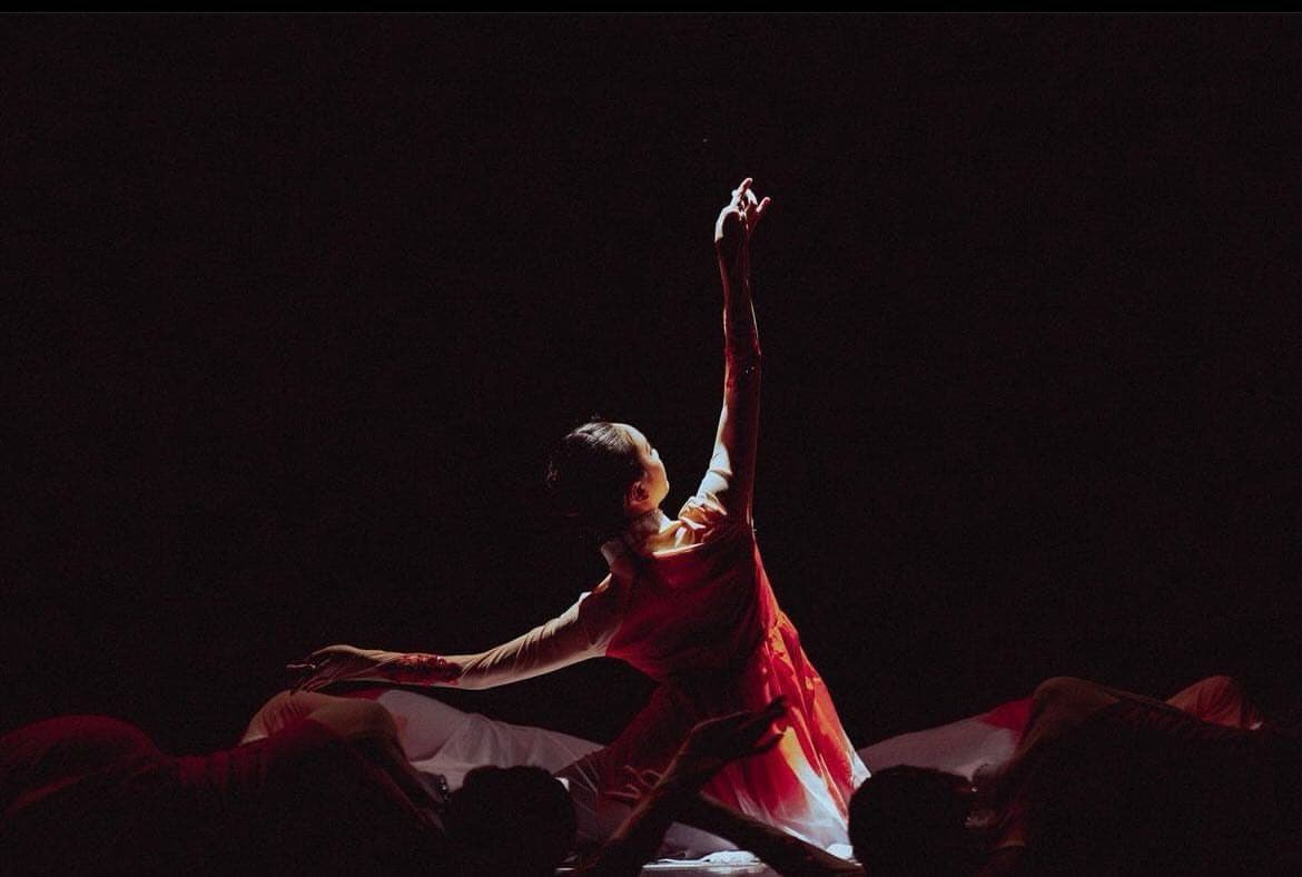 舞台上的她 - 爪子 (@wwsyy_) | Dcard