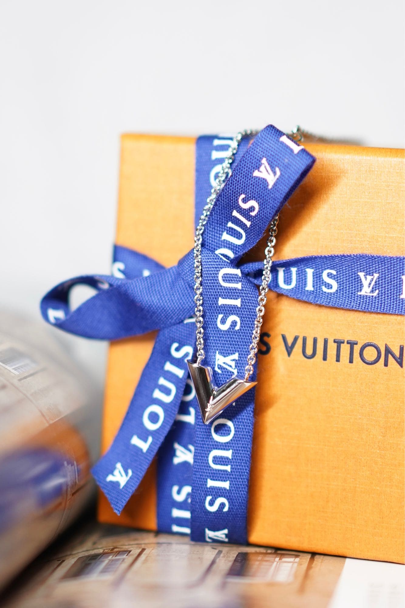 #開箱 LV ESSENTIAL V 柔軟項鏈_銀 - 精品板 | Dcard