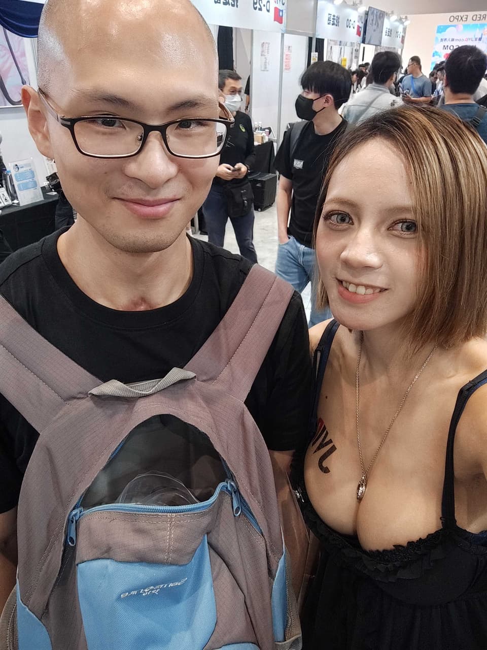 #分享 去TRE成人展發送禮物（還被搭訕？ - 閒聊板 | Dcard