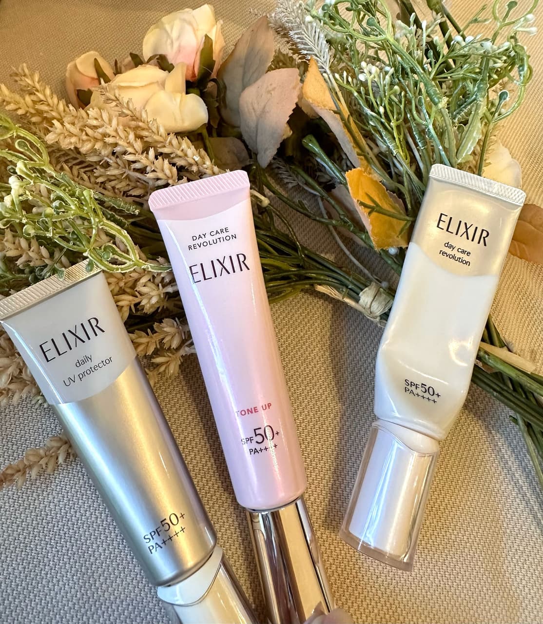 💗ELIXIR怡麗絲爾新防曬小粉管～V.S.小金小銀 - 美妝板 | Dcard