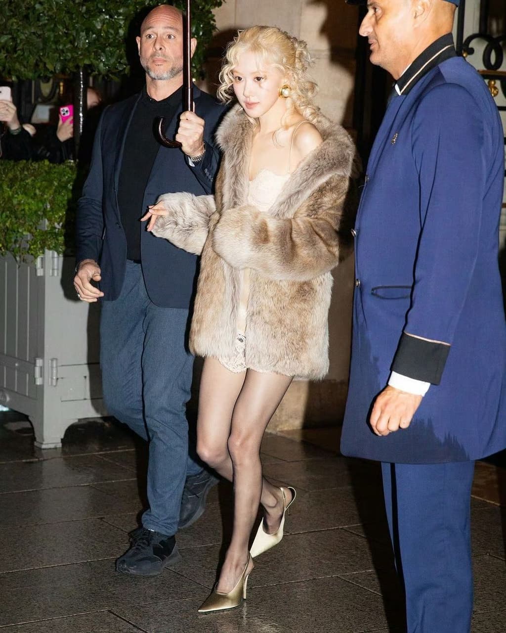 #時尚 ROSÉ出席SAINT LAURENT 2024 巴黎春夏時裝秀 - BLACKPINK板 | Dcard