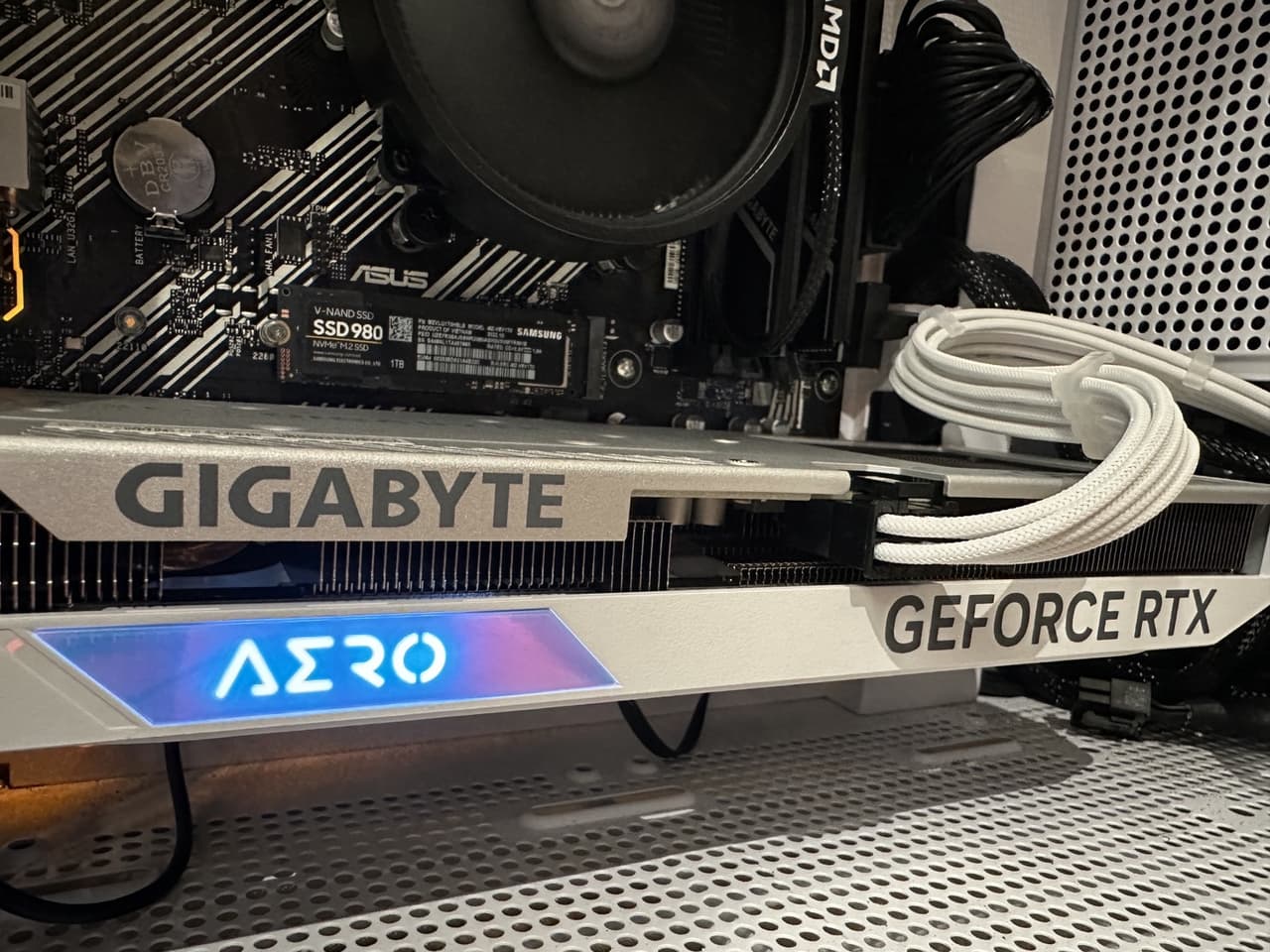 #開箱 簡約質感小升級 GIGABYTE AERO RTX 4060 - 3C板 | Dcard