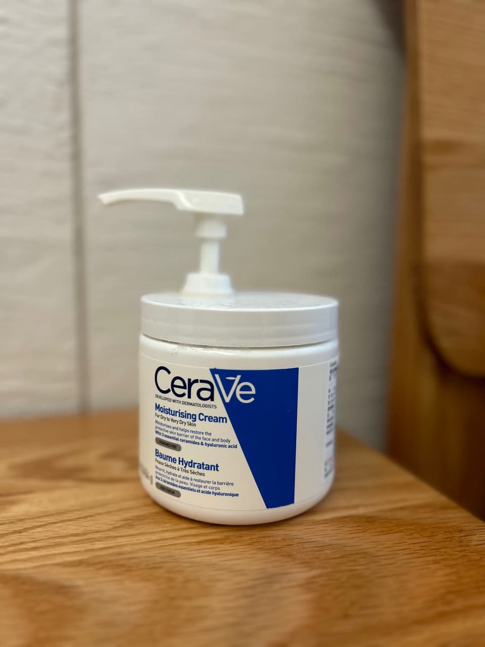 爆殺日買一送一 ️醫師推薦 CeraVe 適樂膚 長效潤澤修護霜 滿額送行動電源 - 敝姓程 工程的程 (@ptr119) | Dcard