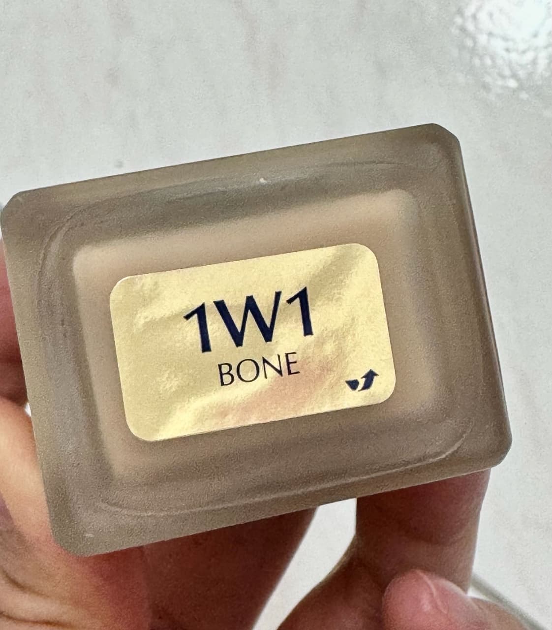 #我要賣 (售出)雅詩蘭黛粉持久粉底液(色號:1W1) - 二手交易板 | Dcard