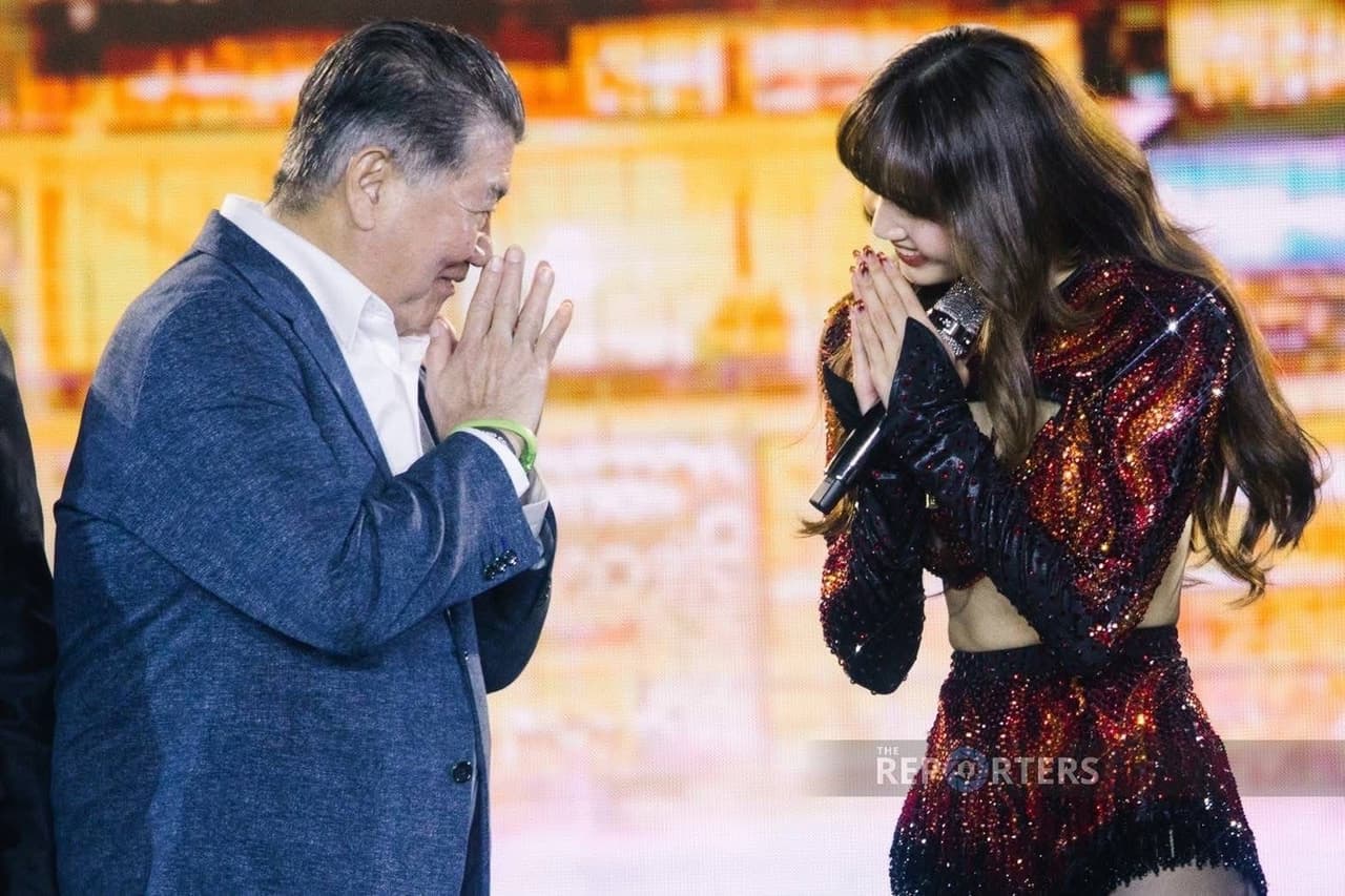 #分享 LISA出席泰國ICONSIAM跨年演唱會 - BLACKPINK板 | Dcard