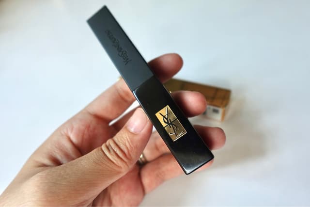 #開箱 YSL 奢華緞面絨霧唇膏 #316絲絨琥珀 不廢話開箱+試色 - 美妝板 | Dcard