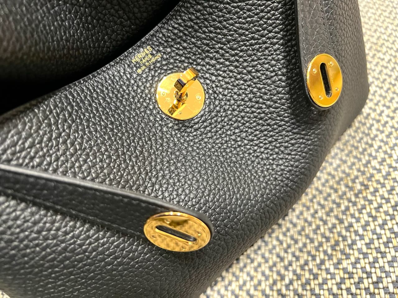 #開箱 愛馬仕 Lindy 26 / 89Noir黑色 / 金扣 / TC皮 - 精品板 | Dcard