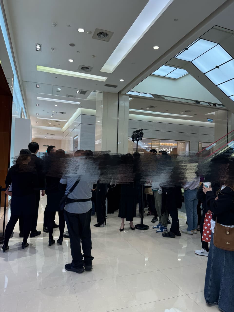 #分享 Louis Vuitton SOGO復興店改裝盛大開幕活動之今天都吃了什麼 - 精品板 | Dcard