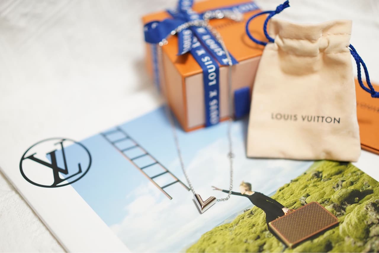 #開箱 LV ESSENTIAL V 柔軟項鏈_銀 - 精品板 | Dcard