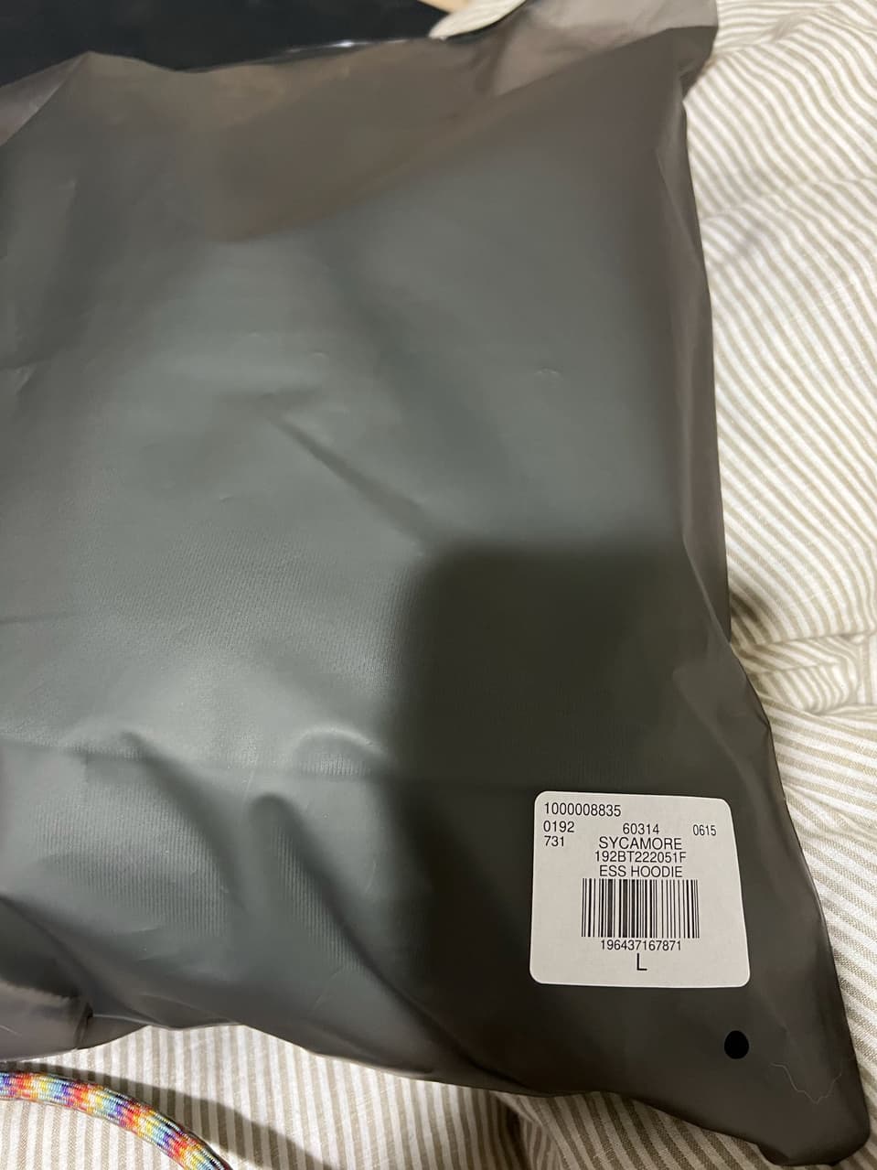 #我要賣 Essentials 全新淺綠帽T - 二手交易板 | Dcard