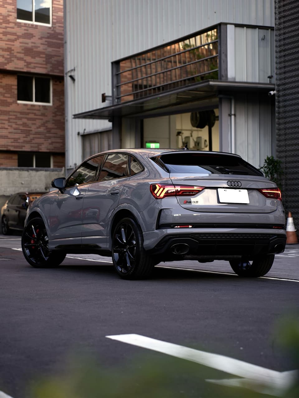 Audi RS Q3 Sportback｜磐石灰 Nardo Gray T3｜交車照片分享 - 汽車板 | Dcard