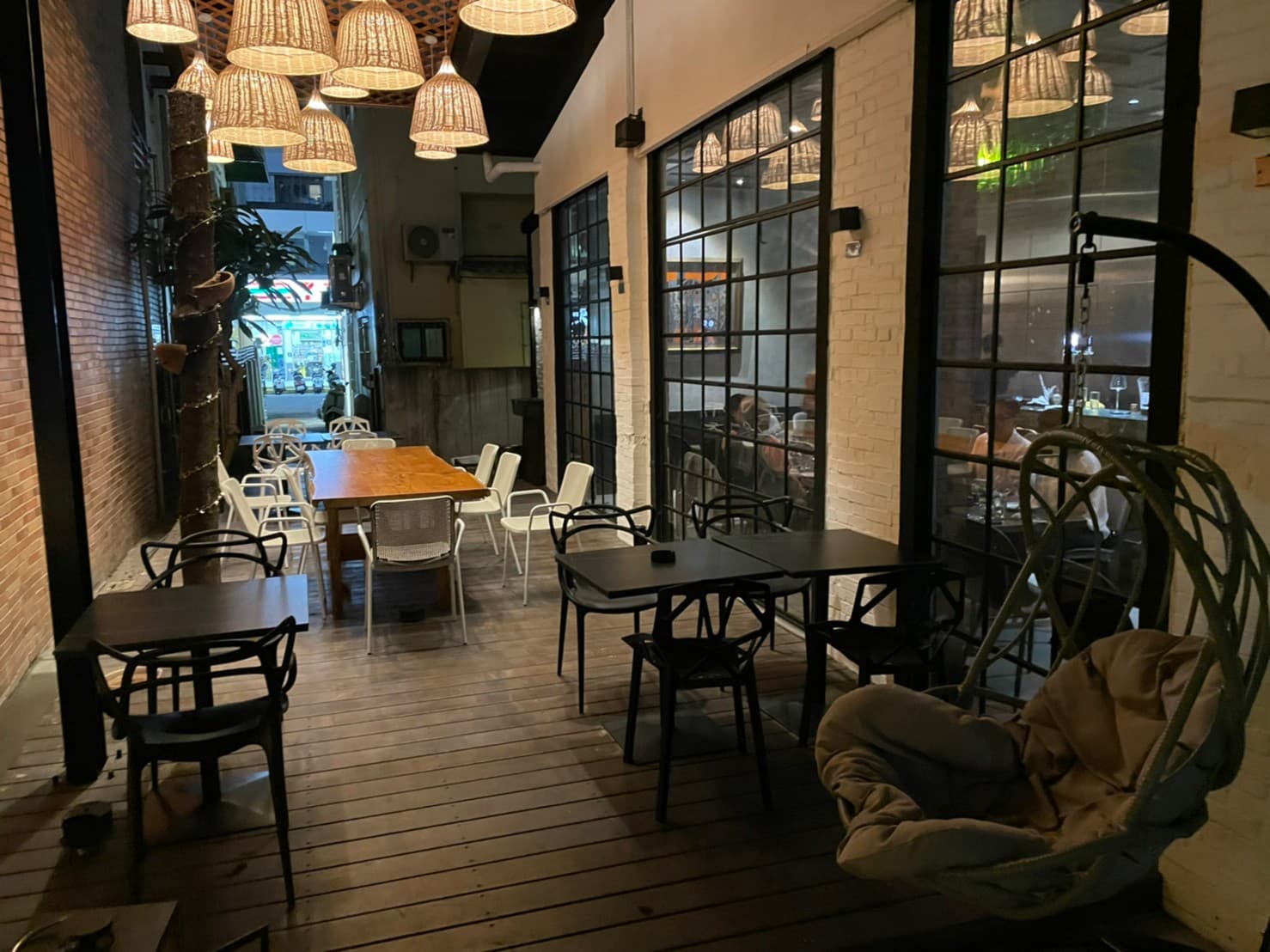 #酒吧 #中央公園食圈 #Ruelle Bar&Dining 巷子 餐．酒館 - 美食板 | Dcard