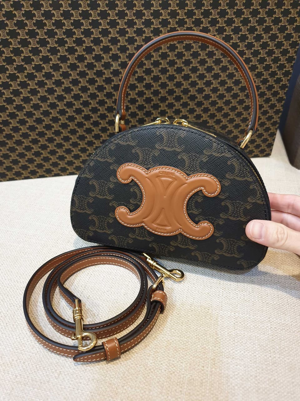 #開箱 Celine 秋季新款 half moon case - 精品板 | Dcard