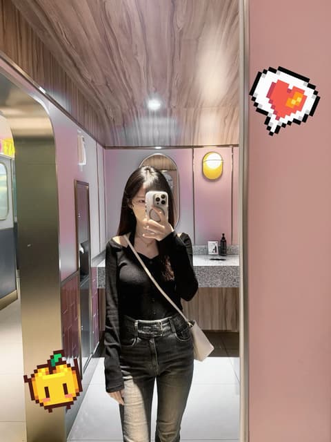 對鏡拍穿搭🍒🖤 - 你今天也很可愛 (@xcvbnmk) | Dcard