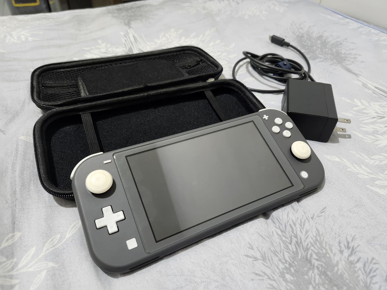 [售] switch lite （二手） - 臺東大學板 | Dcard