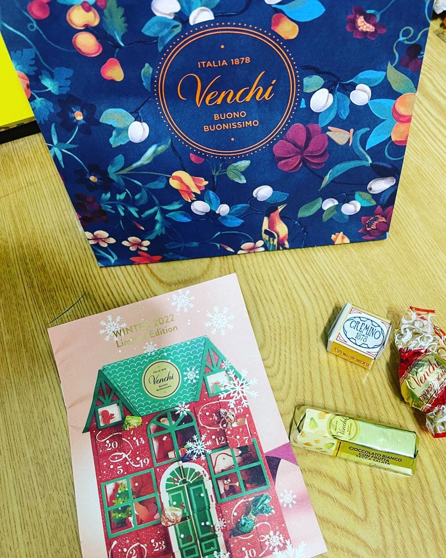 [食]奢華體驗-Venchi巧克力｜同場加映友人送的Godiva🍫 - 美食板 | Dcard