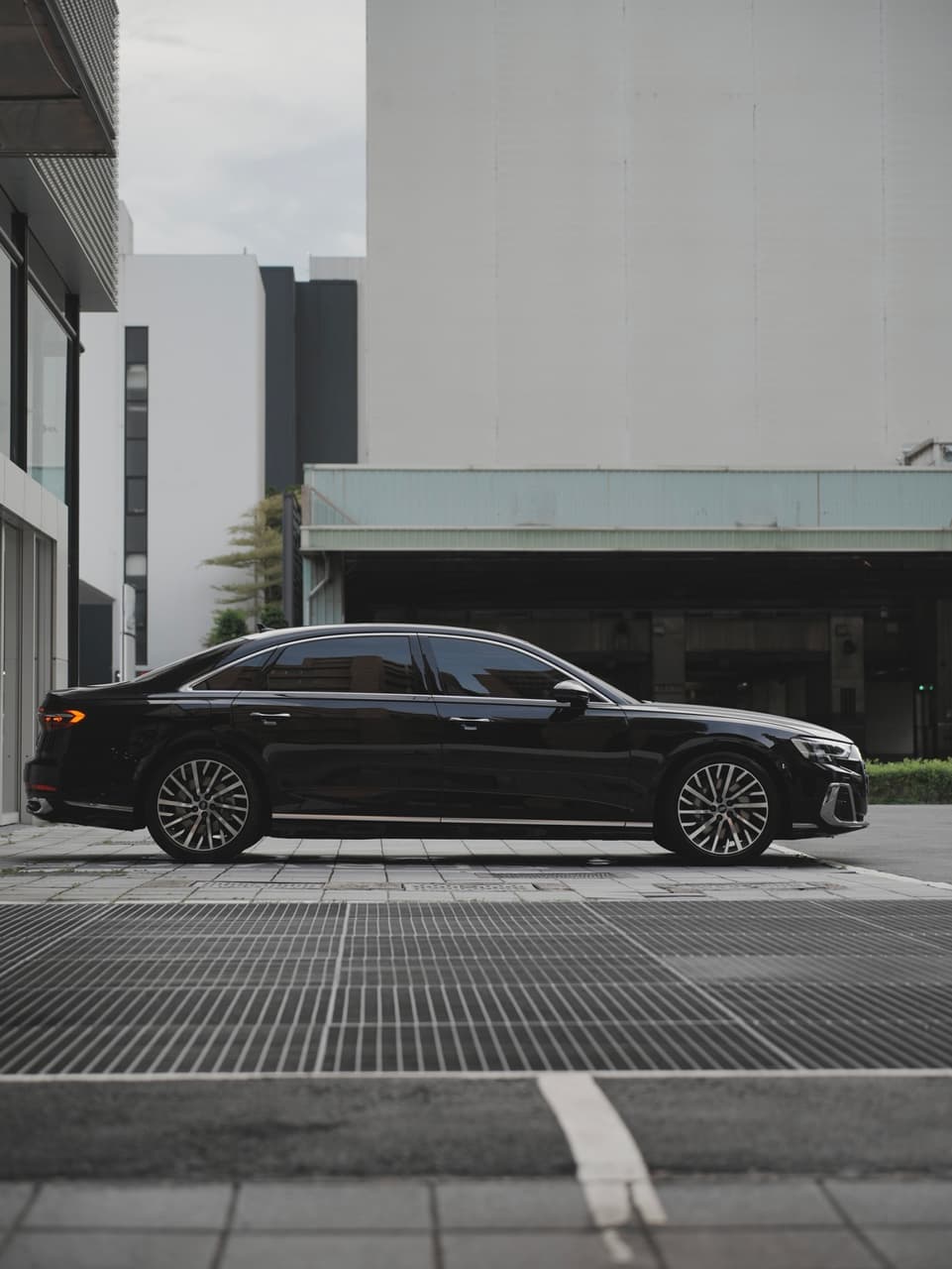 A8 L 55 TFSI quattro 金屬神迷黑 實拍照 - 汽車板 | Dcard