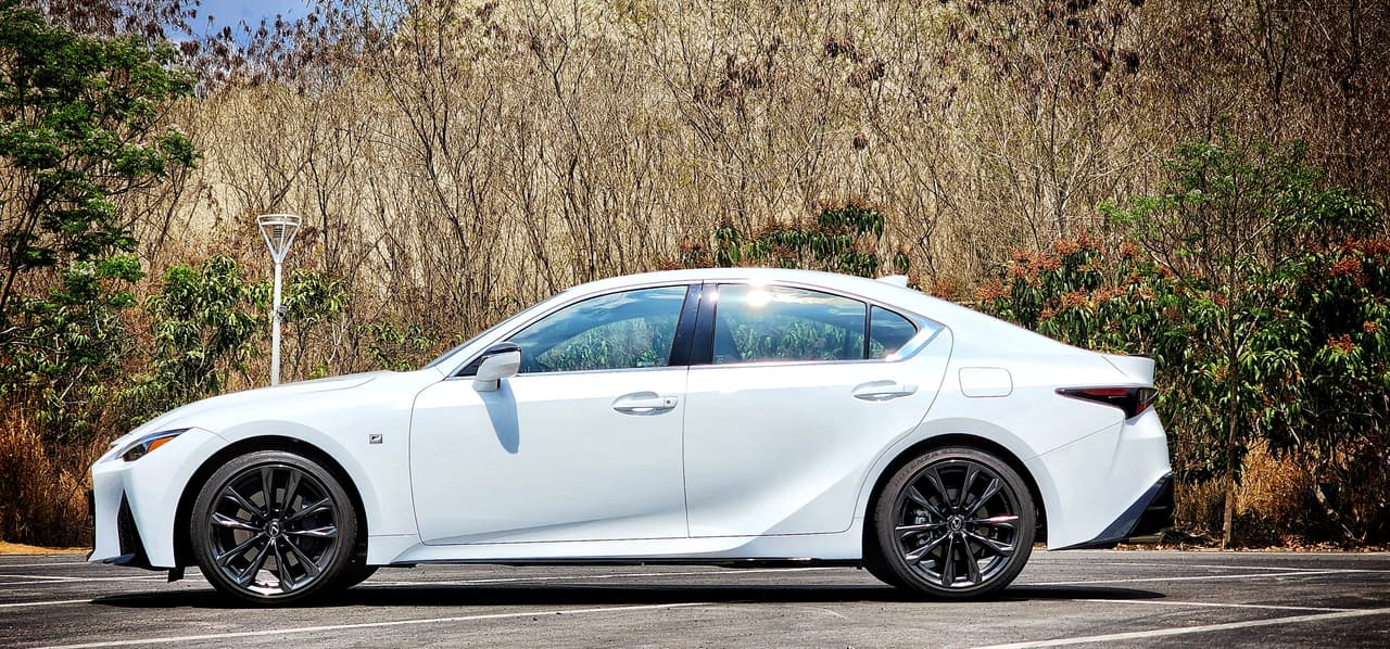 Lexus IS300H F Sport - 汽車板 | Dcard