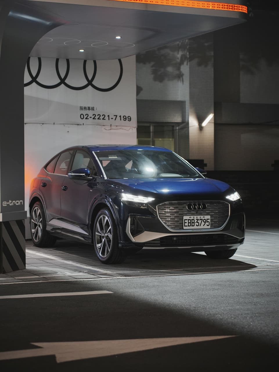 Audi Q4 Sportback e-tron 55 quattro S line 金屬星際藍 Navarra blue - 汽車板 | Dcard