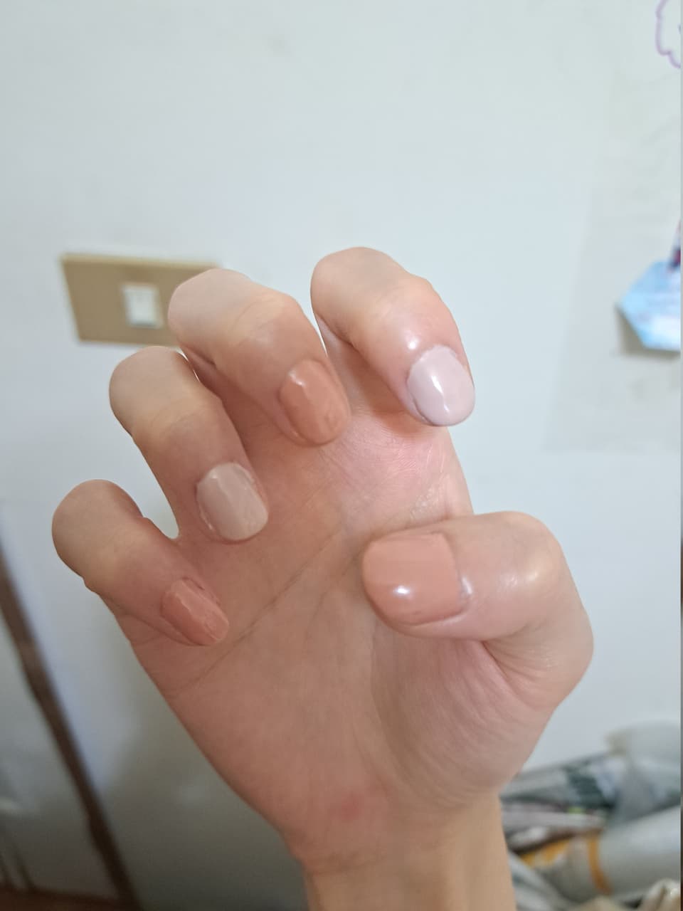 問題 請問做完指甲發現有棉絮卡在指甲中間還有救嗎🥹 美甲板 Dcard