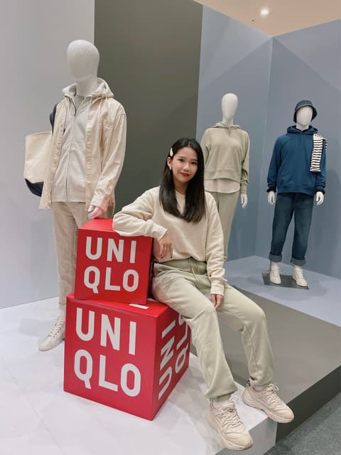 告五人穿UQ新厚T表演！#開箱大使 - 奶昔昔 (@xixi0622) | Dcard