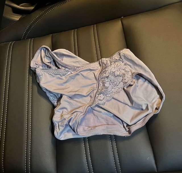 上廁所回來學妹脱到只剩內衣褲 - B175 留言 | Dcard