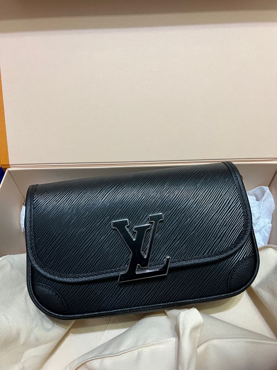 #分享 終於找到心目中的腋下包～Louis Vuitton Buci - 精品板 | Dcard