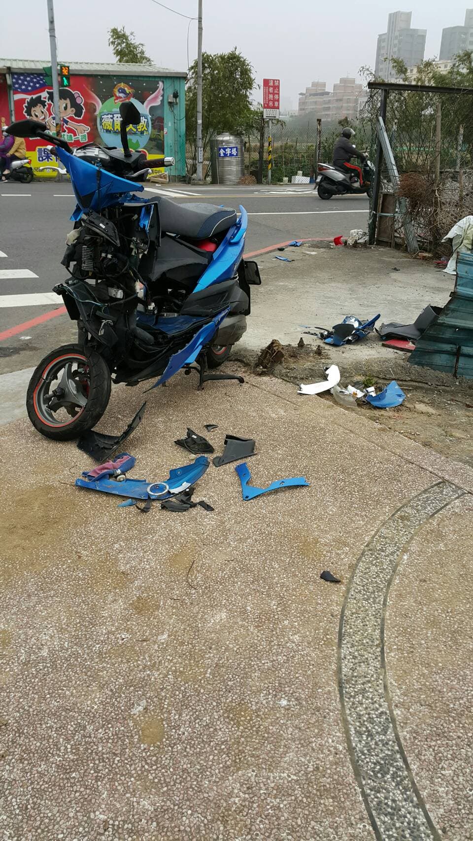 圖。小心騎車 機車板 Dcard