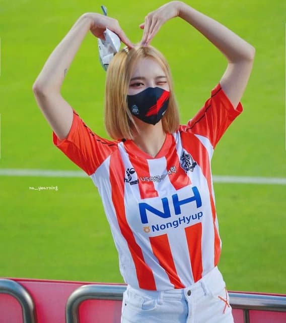 #分享 啦啦隊系列｜LG雙子的金髮辣妹 - 啦啦隊女孩板 | Dcard