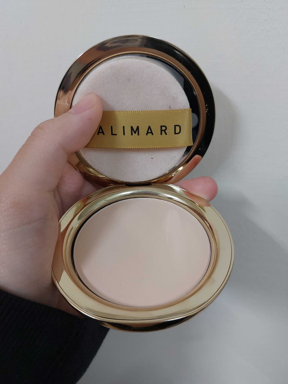 #分享 近期好物分享3｜Solone粉底液、小紅書超紅蜜粉餅、提亮淚溝神器、1028甜杏桃、超好用蜜粉撲｜#新鮮事調查局 - 美妝板 | Dcard