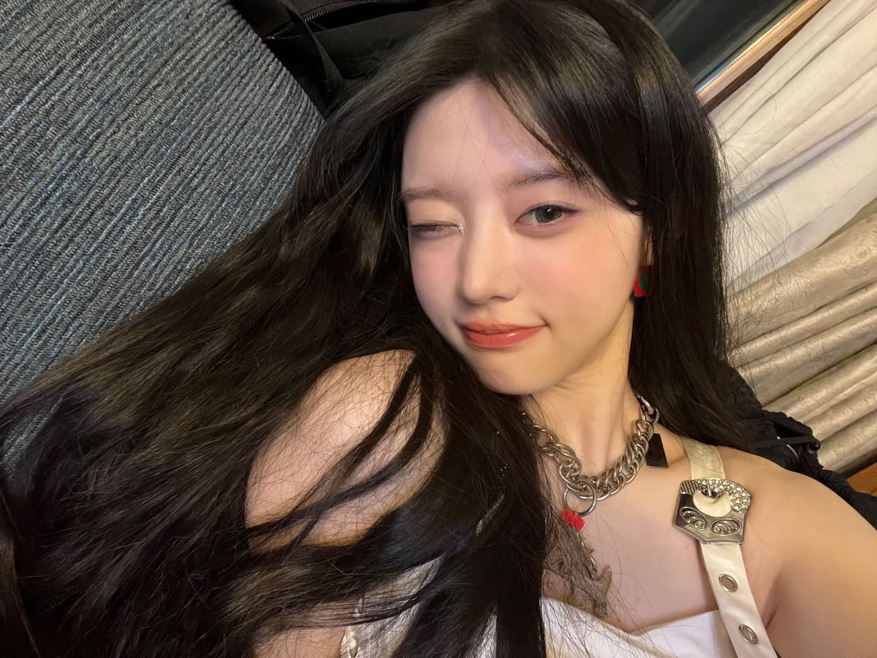 #閒聊 其他成員也很優秀、但ILLIT MINJU的美貌太偉大了 - 追星板 | Dcard