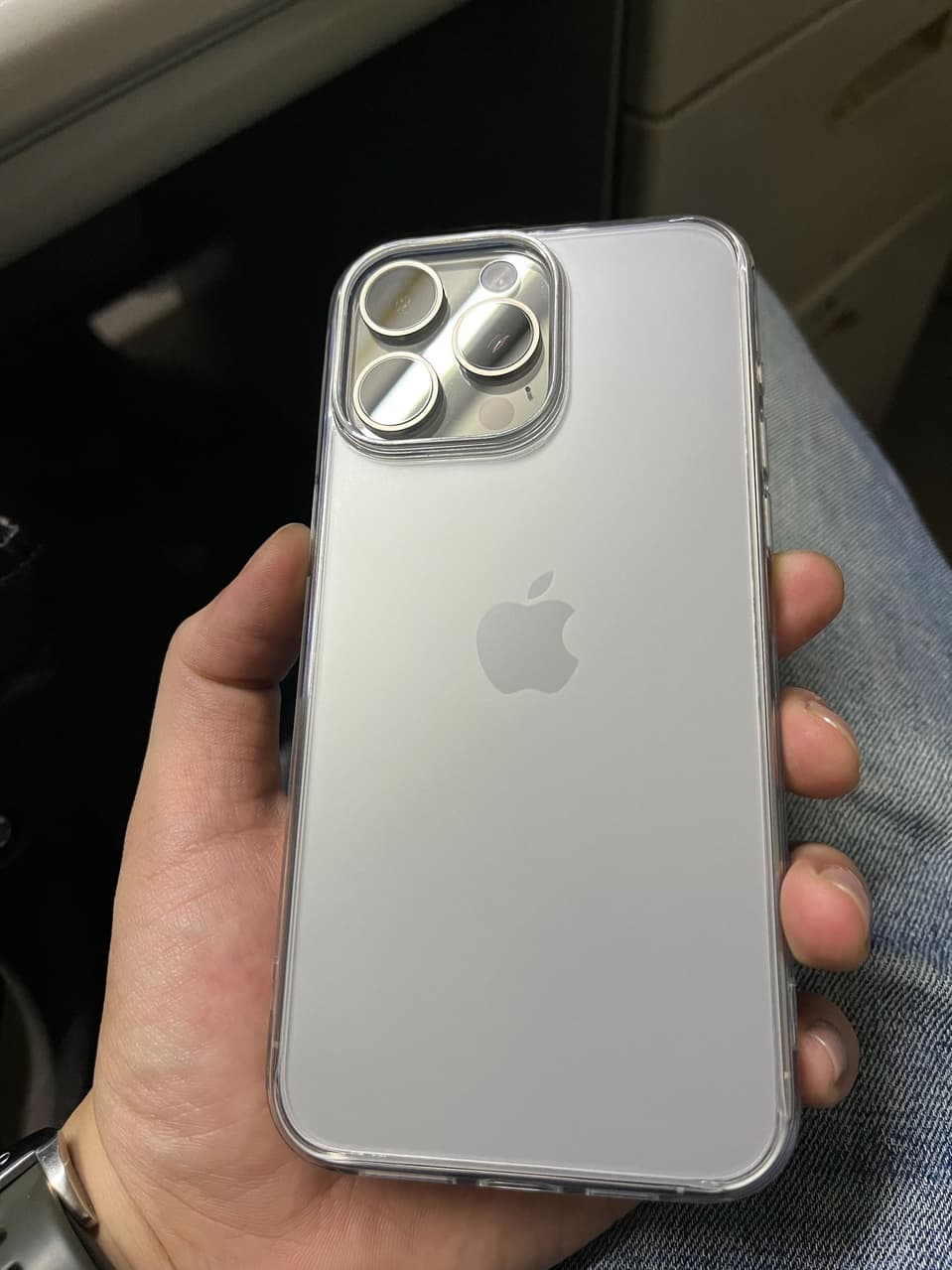 #請益 iPhone 15透明保護殼 (內有選手) - B176 留言 | Dcard