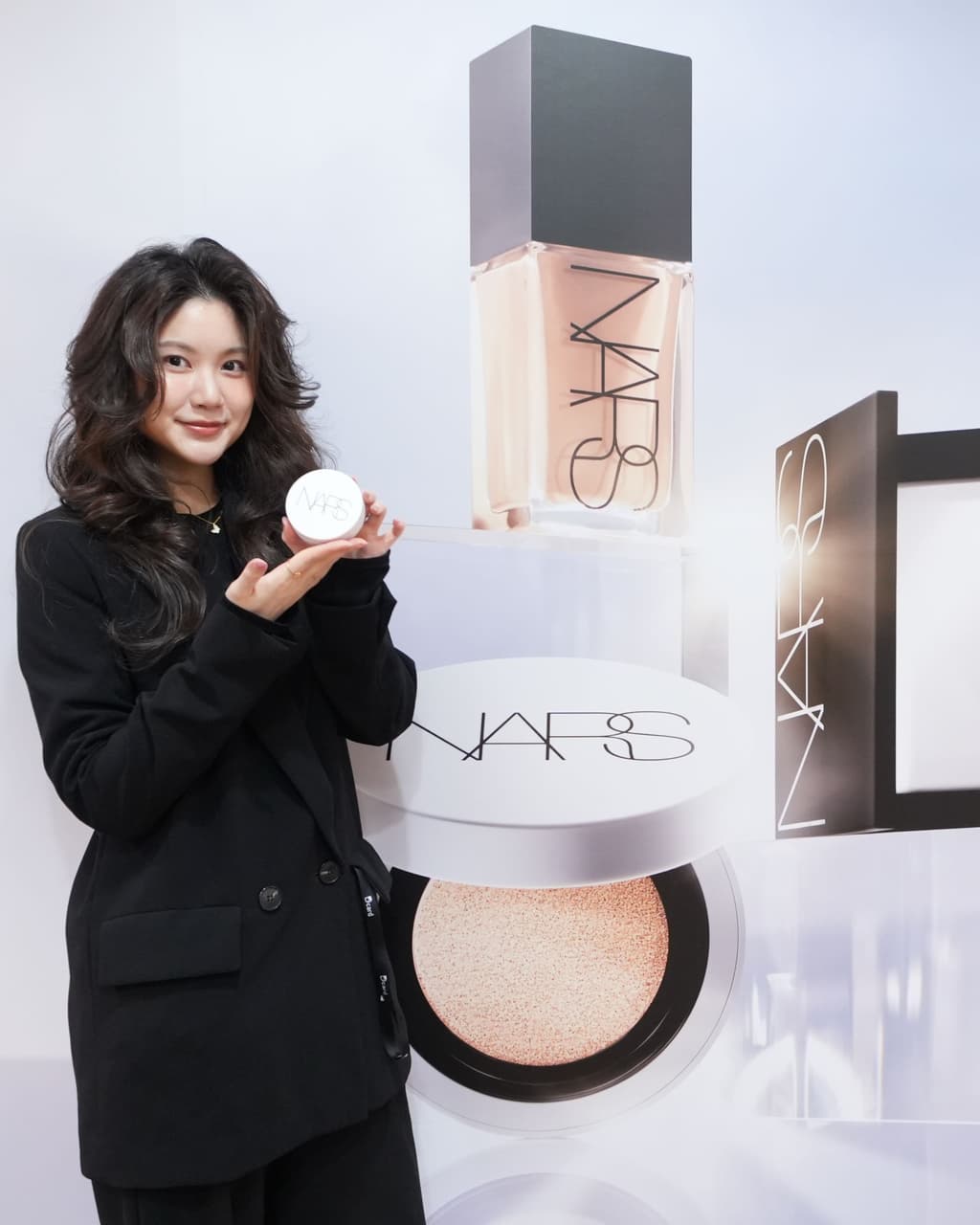 #開箱 我真的會為NARS落淚，底妝界的貼臉魔法師現身了 - 美妝板 | Dcard
