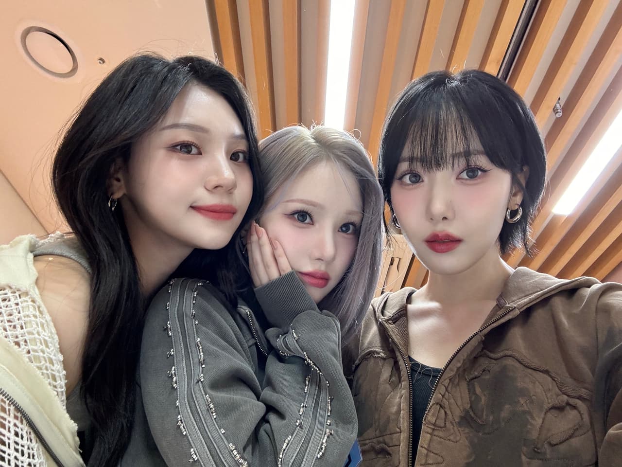 #集中討論 VIVIZ 迷你五輯 VOYAGE 回歸🤫 - B108 留言 | Dcard