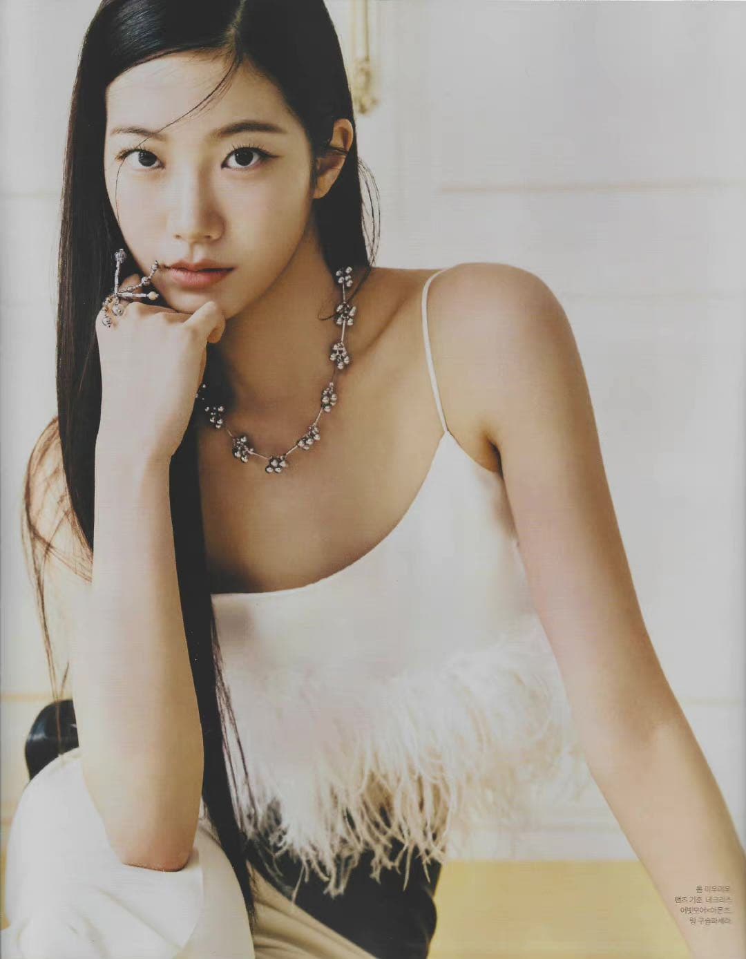 #分享 Kazuha允真絕美雜誌照&一點訪談 - LE SSERAFIM板 | Dcard