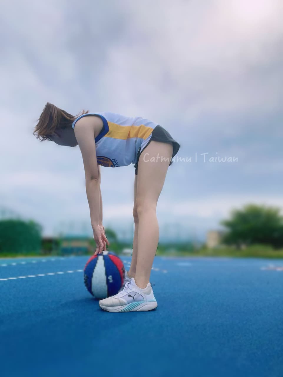 你還在睡覺喔？難得好天氣不出來打球嗎😉 - catmumu (@cat_mumu) | Dcard