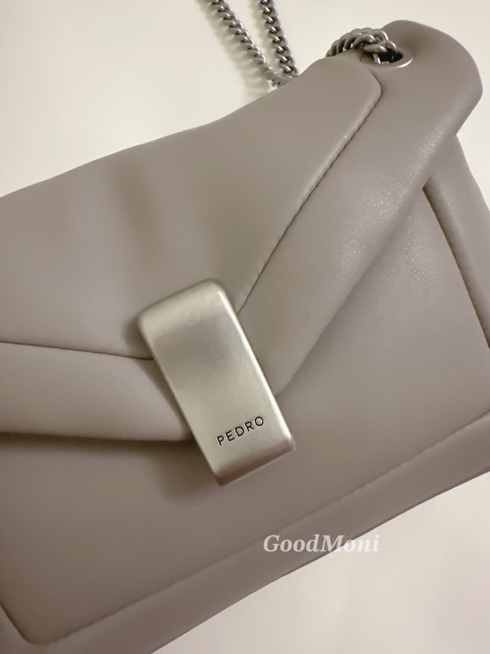 #分享 #開箱 一眼心動💓小CK姊妹牌PEDRO小白靴&鏈條包 - 穿搭板 | Dcard