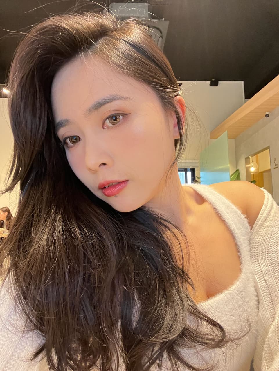 #試色 （更新G03氧化前後照）#唇膏試色 KATE 怪獸唇膏G01 G03 試色評價 有點微逆風🤣 - 美妝板 | Dcard