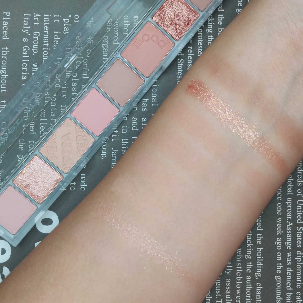 Peripera 八色眼影調色盤 05 春日乳白色盤 - valerie02132 (@valerie02132) | Dcard