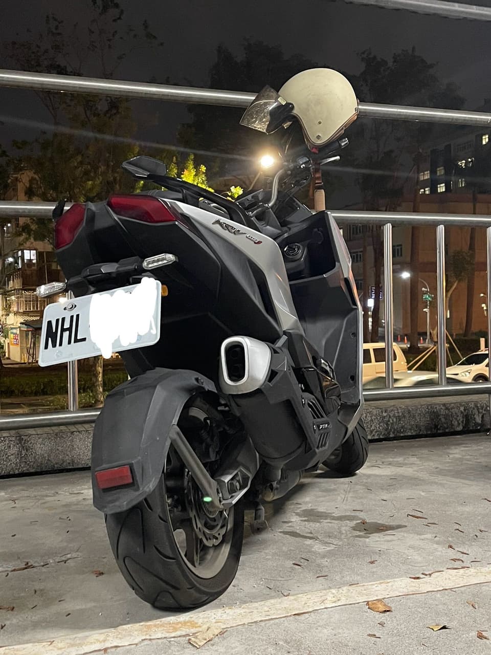 高師大候車棚KRV車主 - 高雄師範大學板 | Dcard