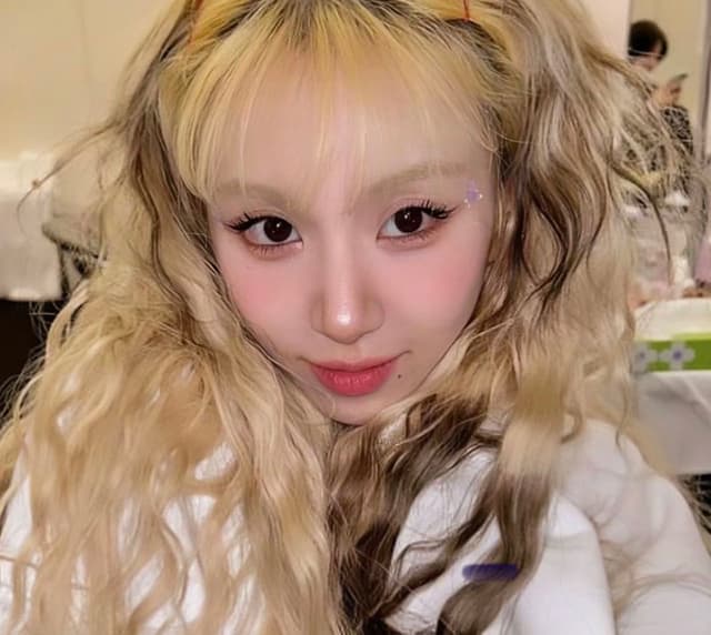 #請益 淺髮 眉毛顏色問題😭 染眉膏 漂眉？ - 美妝板 | Dcard