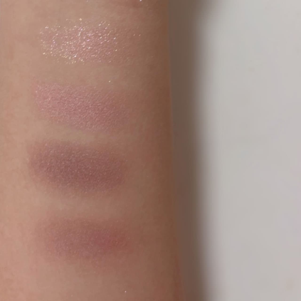 #試色 溫柔冷色玫瑰豆沙眼妝｜CANMAKE M06 眼影盤分享🍬 - 美妝板 | Dcard