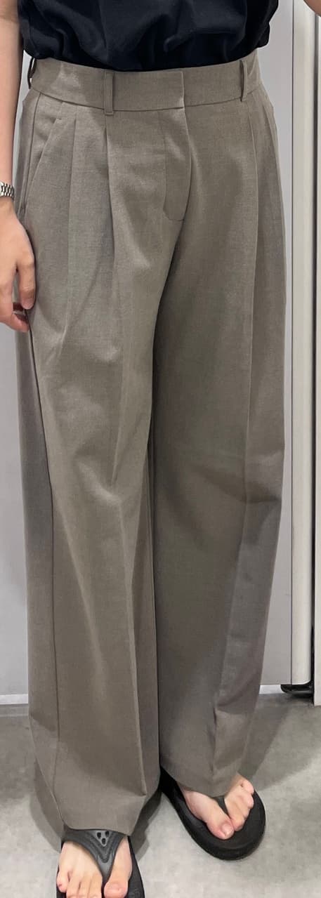 GU打摺寬褲選色 - 穿搭板 | Dcard
