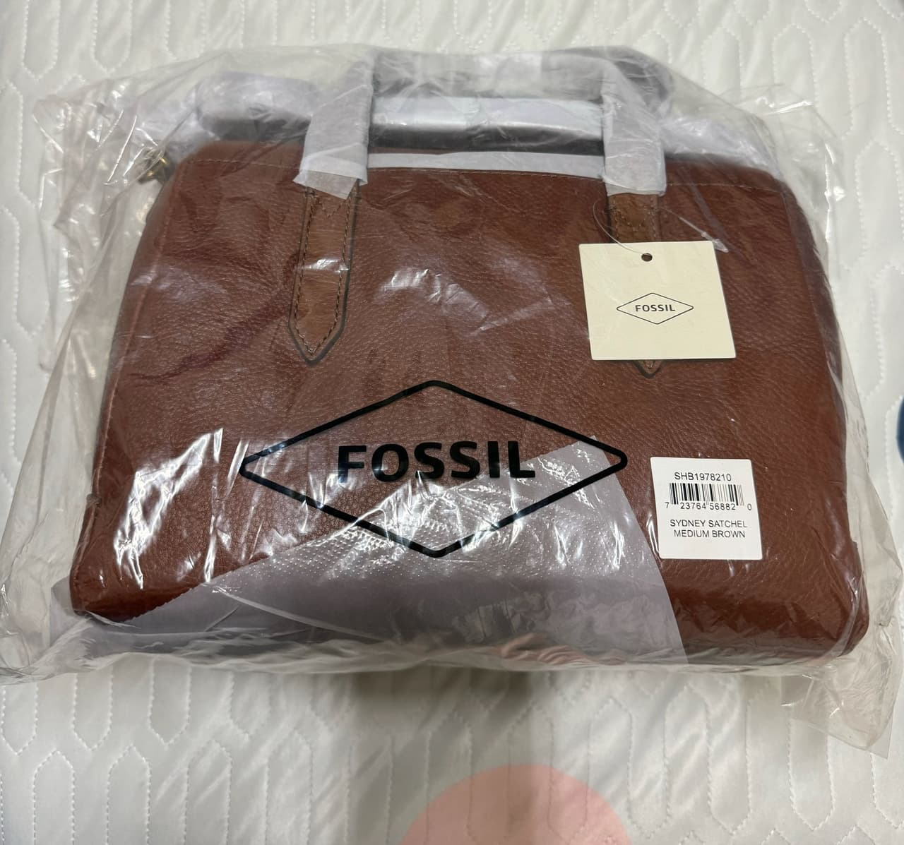 #我要賣 全新FOSSIL SYDNEY 真皮波士頓包 經典焦糖色 - 二手交易板 | Dcard