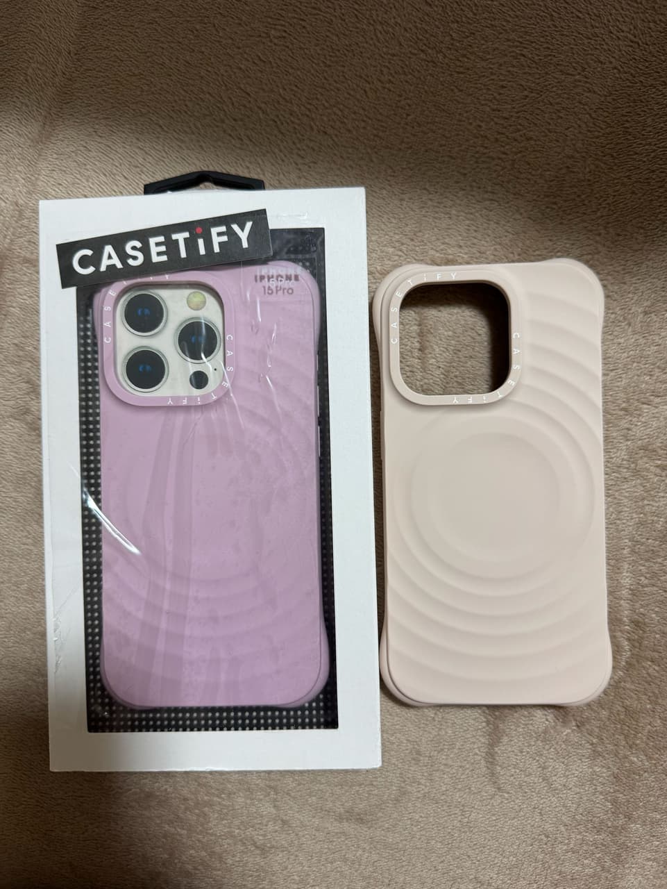#我要賣 （已售出）Casetify波紋櫻草粉/燕麥白 15pro - 二手交易板 | Dcard