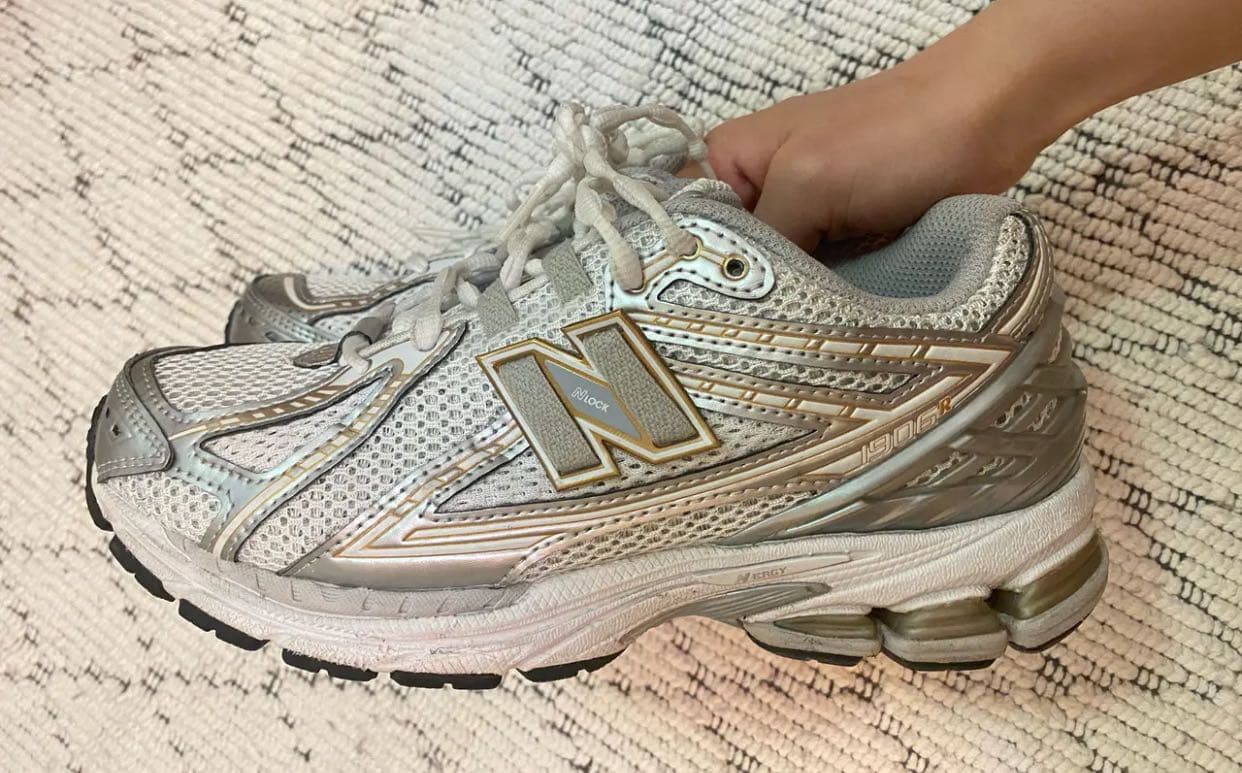 #我要賣 New balance 1906r白金色 尺寸25號 - 二手交易板 | Dcard