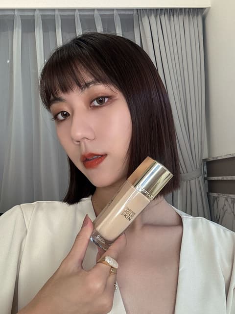 #分享 打造貴婦奶油肌😍【嬌蘭24K純金光透精華粉底】想要無瑕底妝就靠這罐！ - 美妝板 | Dcard