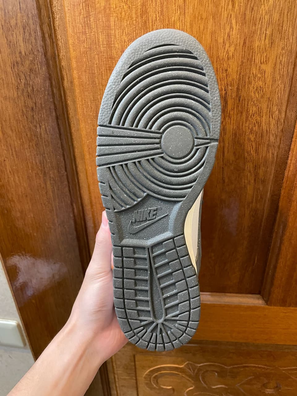 #我要賣 售 dunk sb 煙灰奶油底 - 二手交易板 | Dcard
