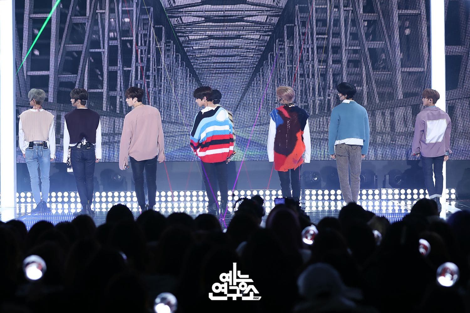 #分享 Stray Kids 📸Show!音樂中心🍀官方舞台照 - Stray Kids板 | Dcard