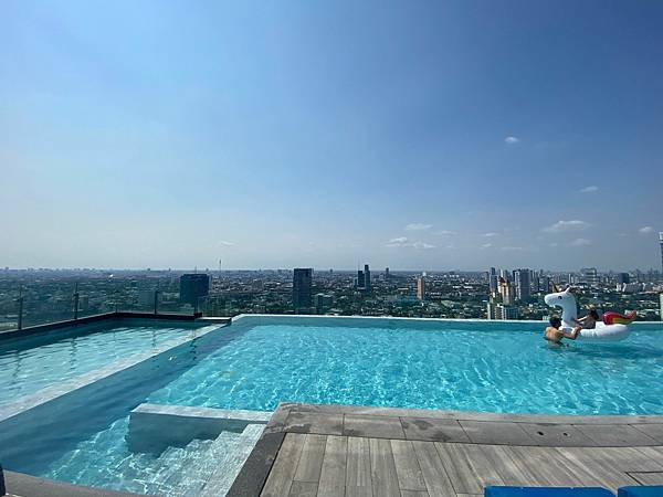 曼谷 The Quarter Ari by UHG 平價高空無邊際泳池酒吧飯店 鄰近BTS Ari站 - 旅遊板 | Dcard